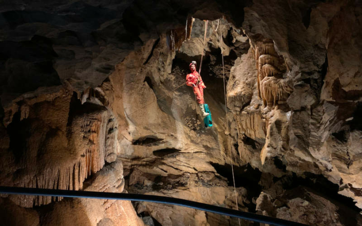 Grotte La fileuse de verre | Passapaïs Véloccitanie